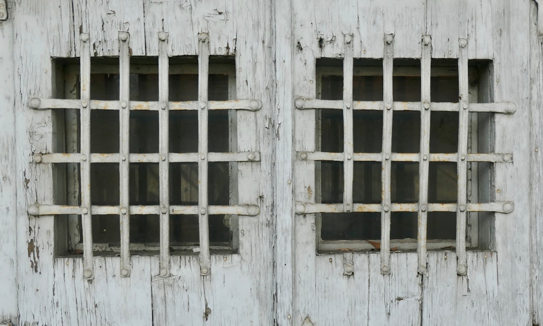 Jail vs Prison: 3 Crucial Differences